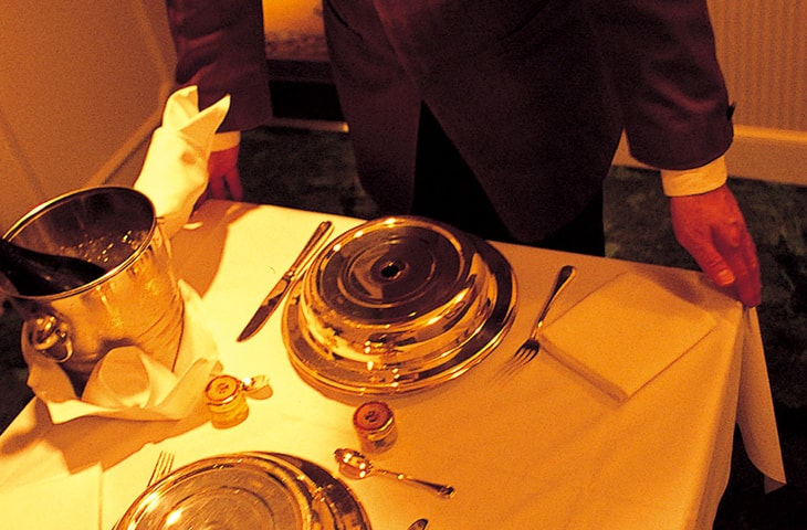 Room Service | Dining | Hotel New Otani Tokyo